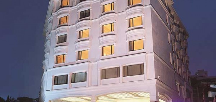 Hotel Abad Atrium Budget Luxury Hotel Kochi Rooms Rates Tariff Facilties
